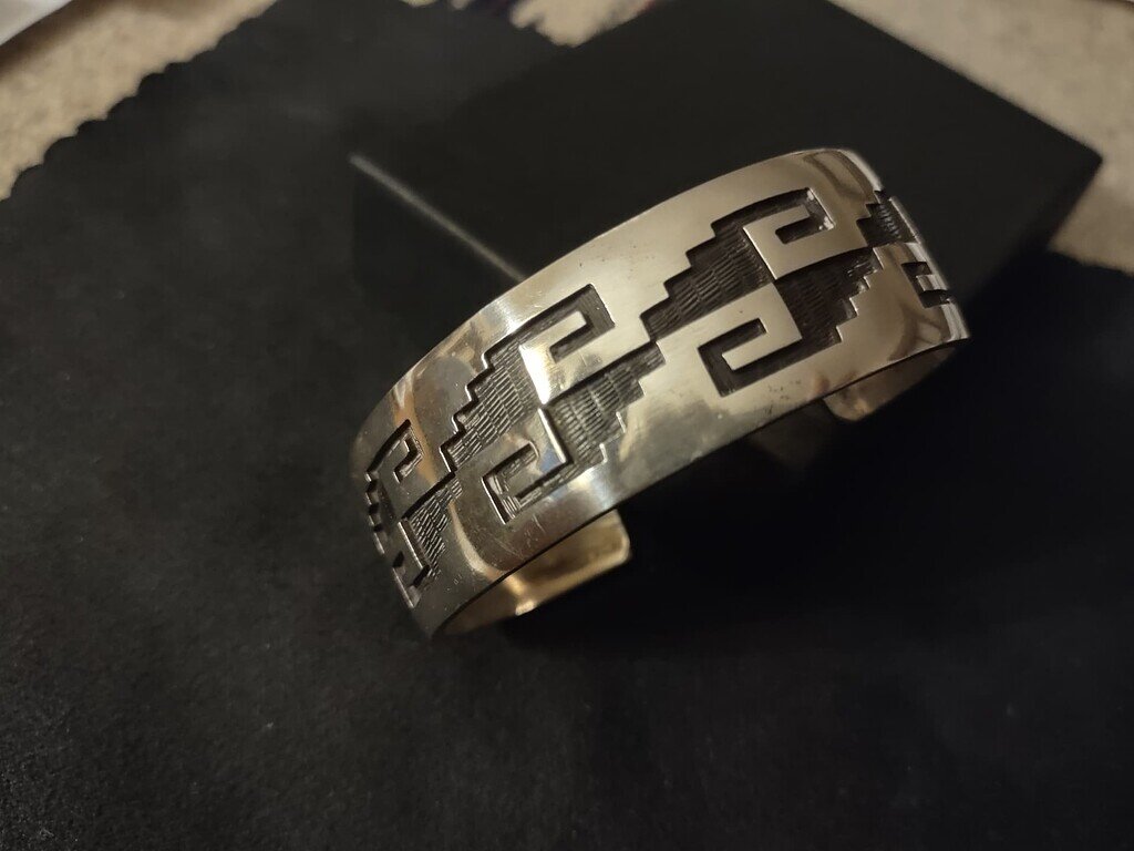 My new Hopi bracelet, maybe someone can recognize the Hallmark ...